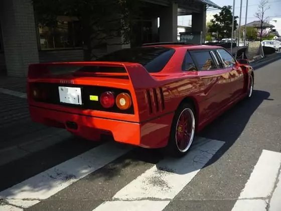 Die japanische Ferrari F40 Limousine