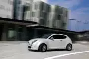 Alfa Romeo MiTo 1.4 Multiair 135 CV, teraz z dwusprzęgłową skrzynią biegów TCT 39218_2