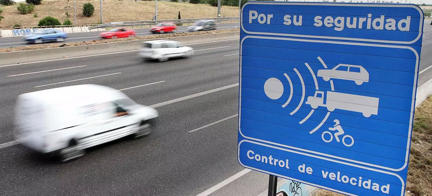 Ti o wa titi Reda Idakeji Itọsọna Highway Signal