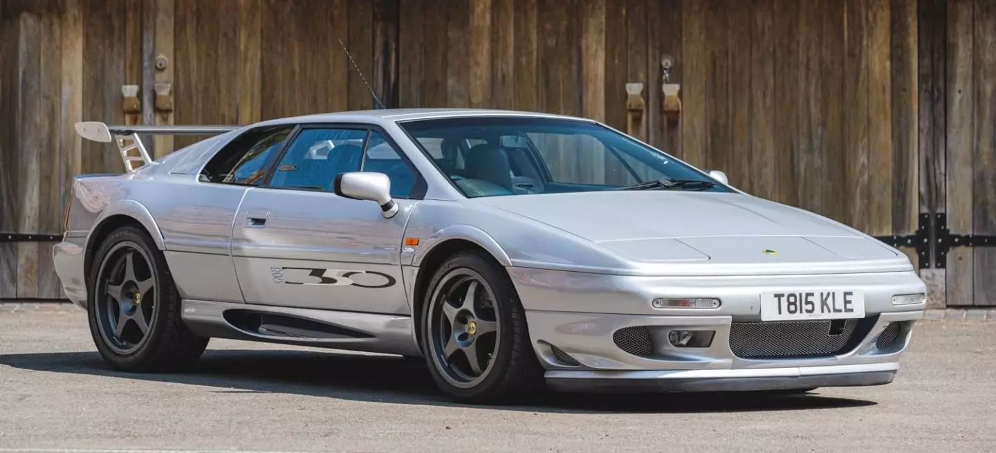 Ричард Ҳаммонд Музоядаи мошини мотосикл, июли соли 2021 Lotus Esprit Sport 350