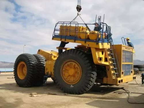 How is a Belaz giant dumper built?