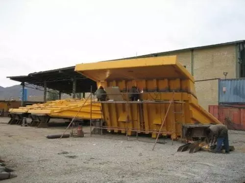 How is a Belaz giant dumper built?