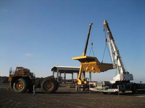 E fa'apefea ona fausia se lapisi tele a Belaz?