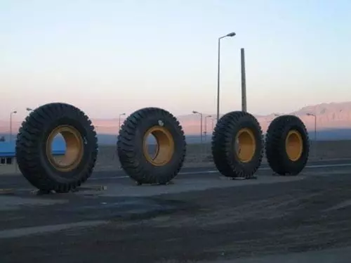 Kā tiek uzbūvēts Belaz milzu pašizgāzējs?