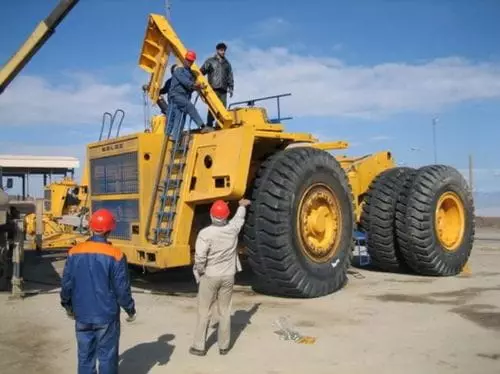 Kako je zgrajen veliki demper Belaz?