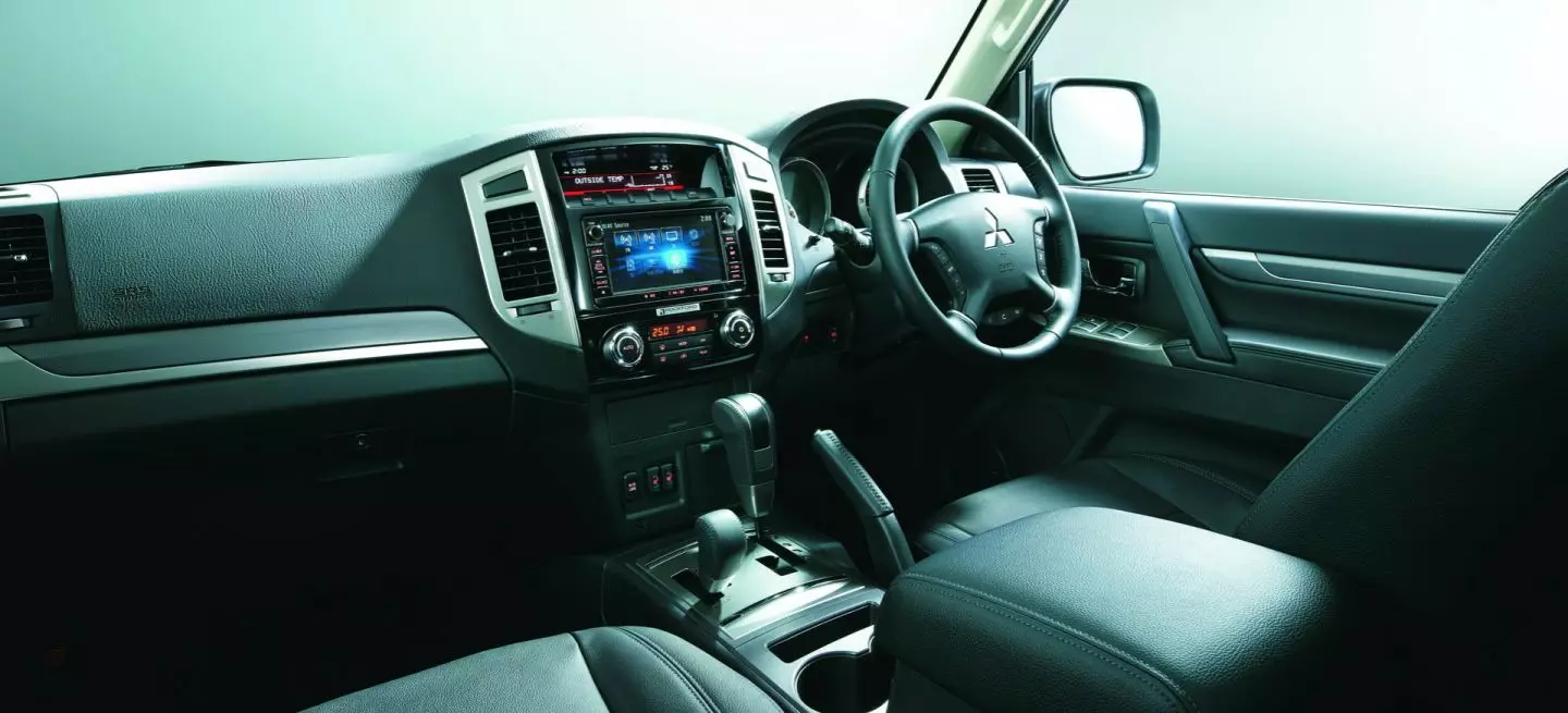 Mitsubishi Pajero Final Edition 4