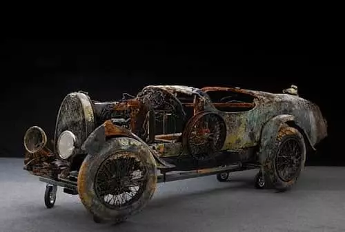 Леди Озера, Bugatti спасли из швейцарского озера