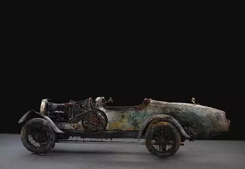 Леди Озера, Bugatti спасли из швейцарского озера