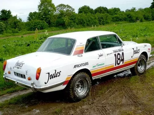 Rolls-Royce Corniche Jules, myytävänä Pariisi-Dakarin veteraani