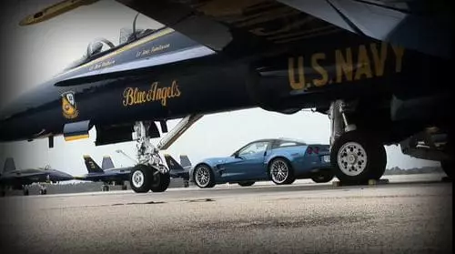 Corvette ZR1 suočava se s lovcem F/A-18 Hornet na videu