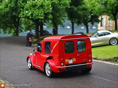 Baguette mit Spaghetti, Citroën 2CV + Ferrari F355