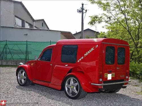 സ്പാഗെട്ടി ഉള്ള ബാഗെറ്റ്, Citroën 2CV + Ferrari F355