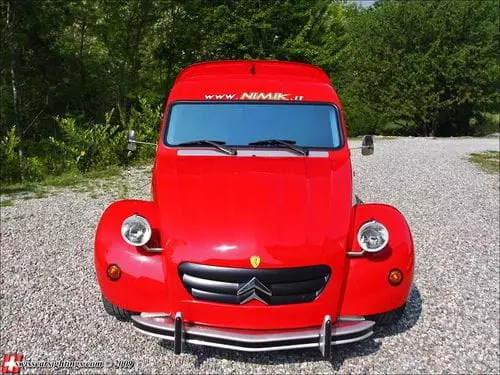 Baguette mit Spaghetti, Citroën 2CV + Ferrari F355