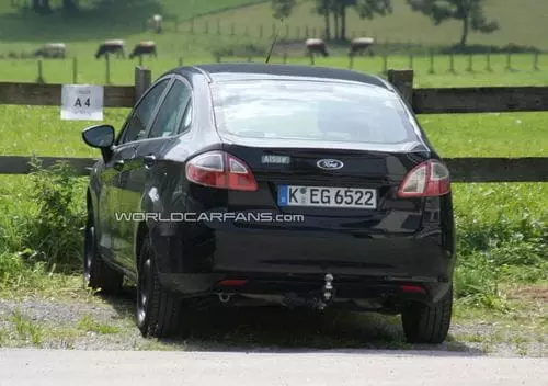 Ford Fiesta Sedan, spija mingħajr kamuflaġġ