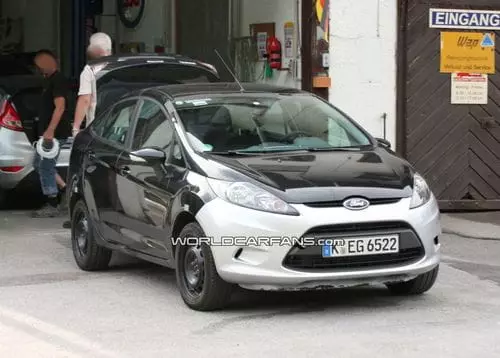 Ford Fiesta Sedan, шпиониран без камуфлажа