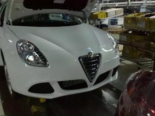 Alfa Romeo Milano ເປີດເຜີຍຢ່າງເຕັມທີ່