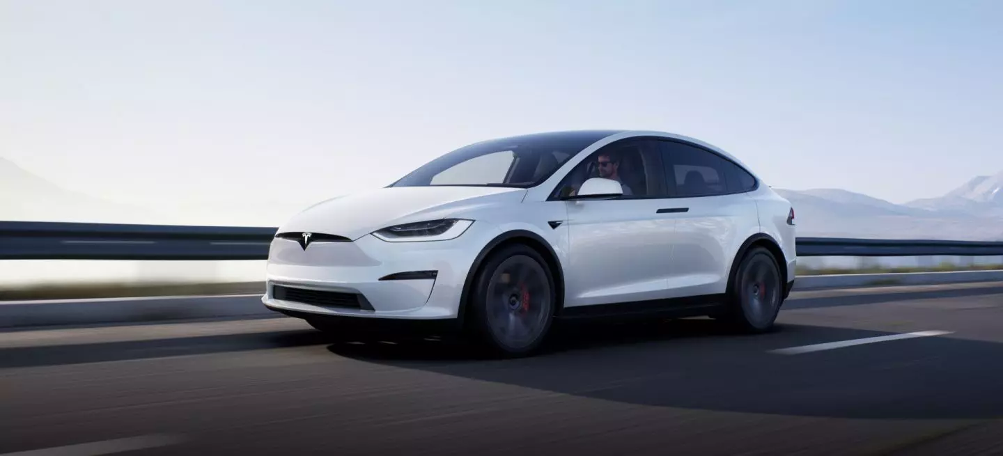 Tesla รุ่น X สีขาว 2021