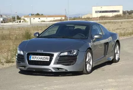 Eftirlíking af Audi R8 á Ford Cougar