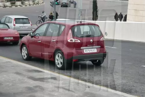 Novi Renault Mégane Scénic, vohunske fotografije brez kamuflaže