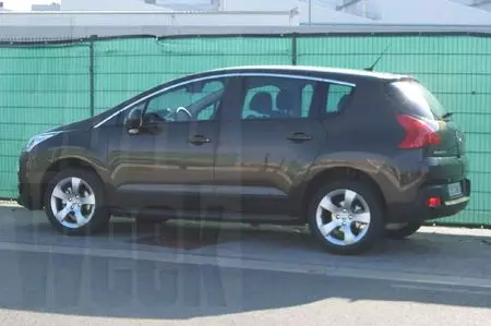 Peugeot 3008, foto spia senza mimetica