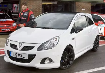 Vauxhall Corsa VXR Inyandiko ya Arctique