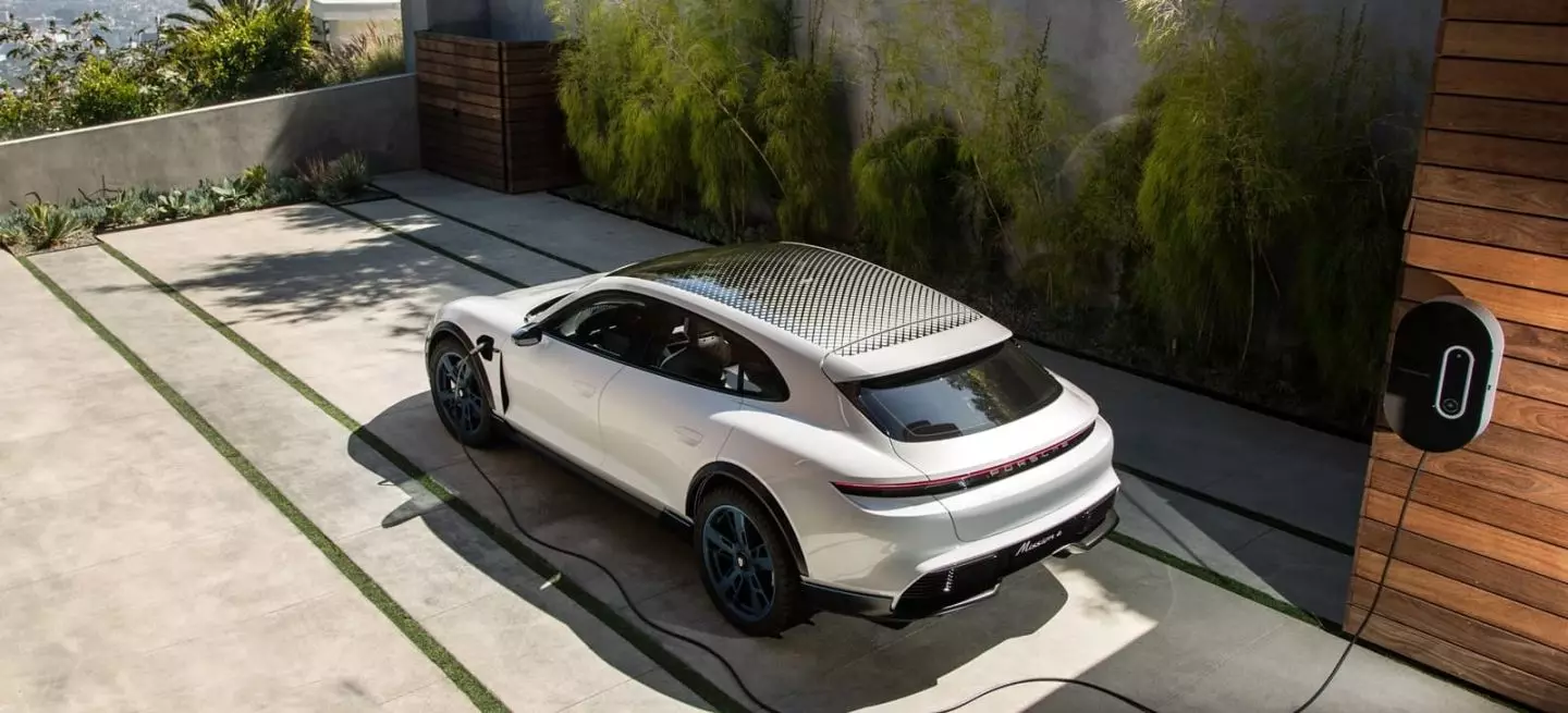 Porsche Mission E Cross Turismo 0320 009