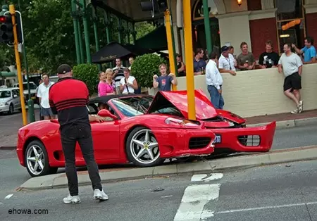 Како да го поделите предниот дел на вашиот Ferrari 360 Spider, фотографиите