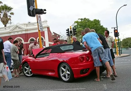 Ferrari 360 Spiderдин алдыңкы бөлүгүн кантип бөлсө болот, сүрөттөр