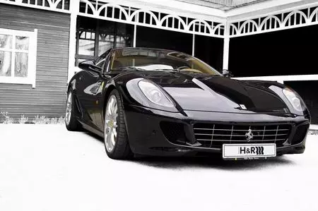 Ferrari 599 GTB Fiorano H&R, luksuslik maa külge kleepuv