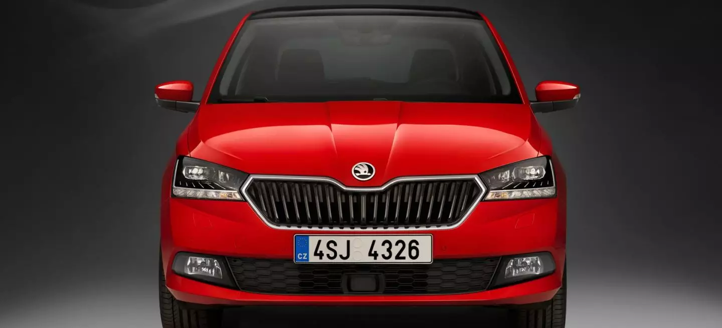 Skoda Fabia Muab Lub Xya Hli 2011 03 Sab nrauv