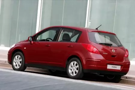 nissan tiida