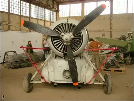 Schneemobil Sever-2, russischer Oldtimer mit Propeller zum Fahren durch Schnee