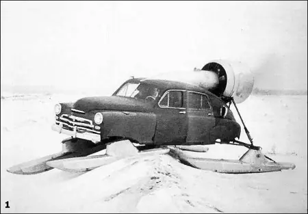 Schneemobil Sever-2, russischer Oldtimer mit Propeller zum Fahren durch Schnee