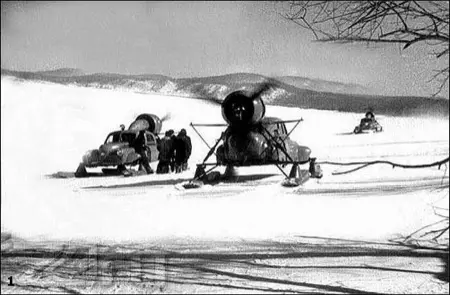 Schneemobil Sever-2, russischer Oldtimer mit Propeller zum Fahren durch Schnee