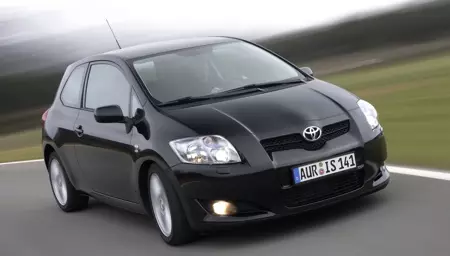 Toyota Auris mai kofa 3 ya isa Turai