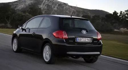 3-дзвярны Toyota Auris прыбывае ў Еўропу