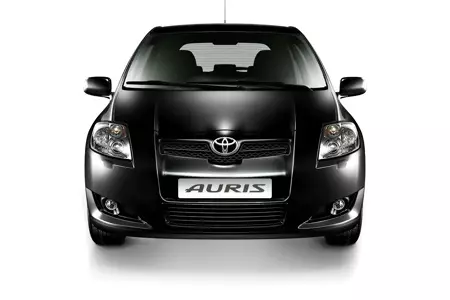 Toyota Auris mai kofa 3 ya isa Turai