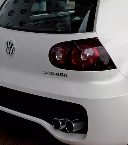 Ďalšie fotografie konceptu Volkswagen V GTI W12