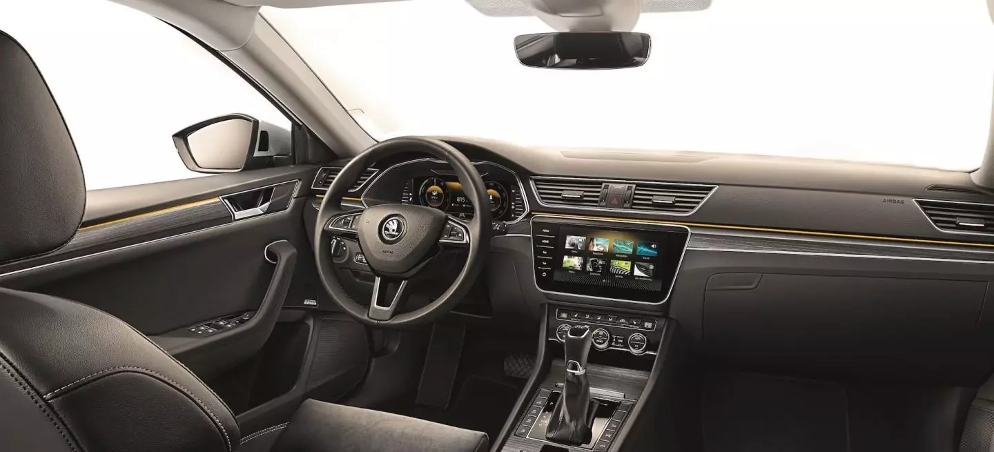 Skoda Superb 2020 Interior 2