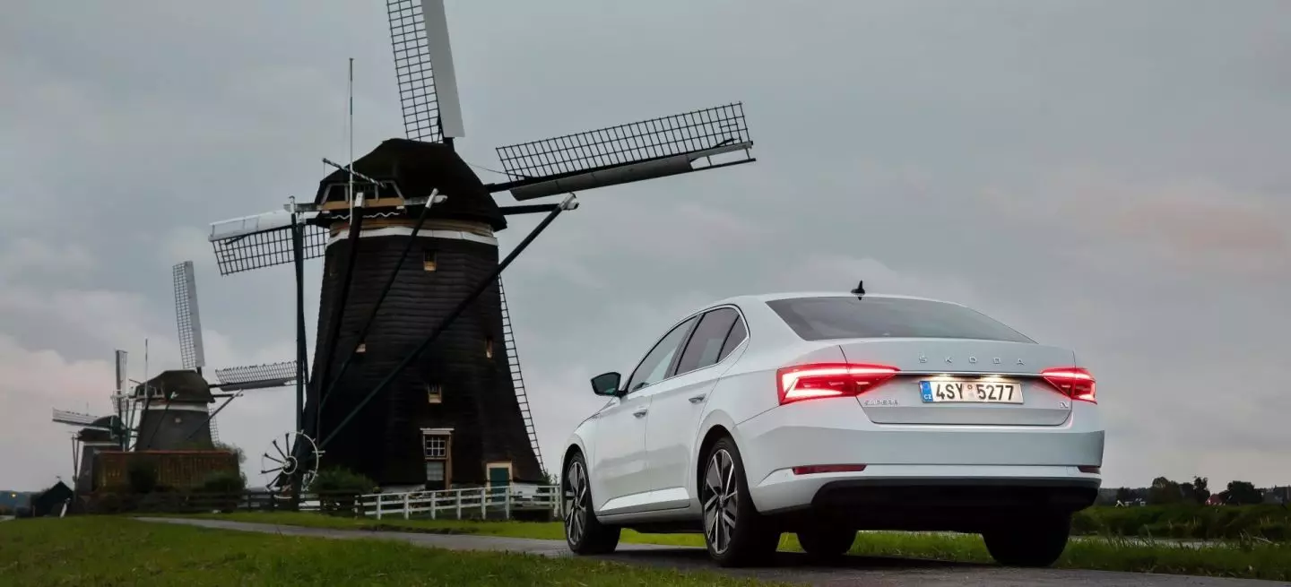 Skoda Superb IV 2020 13