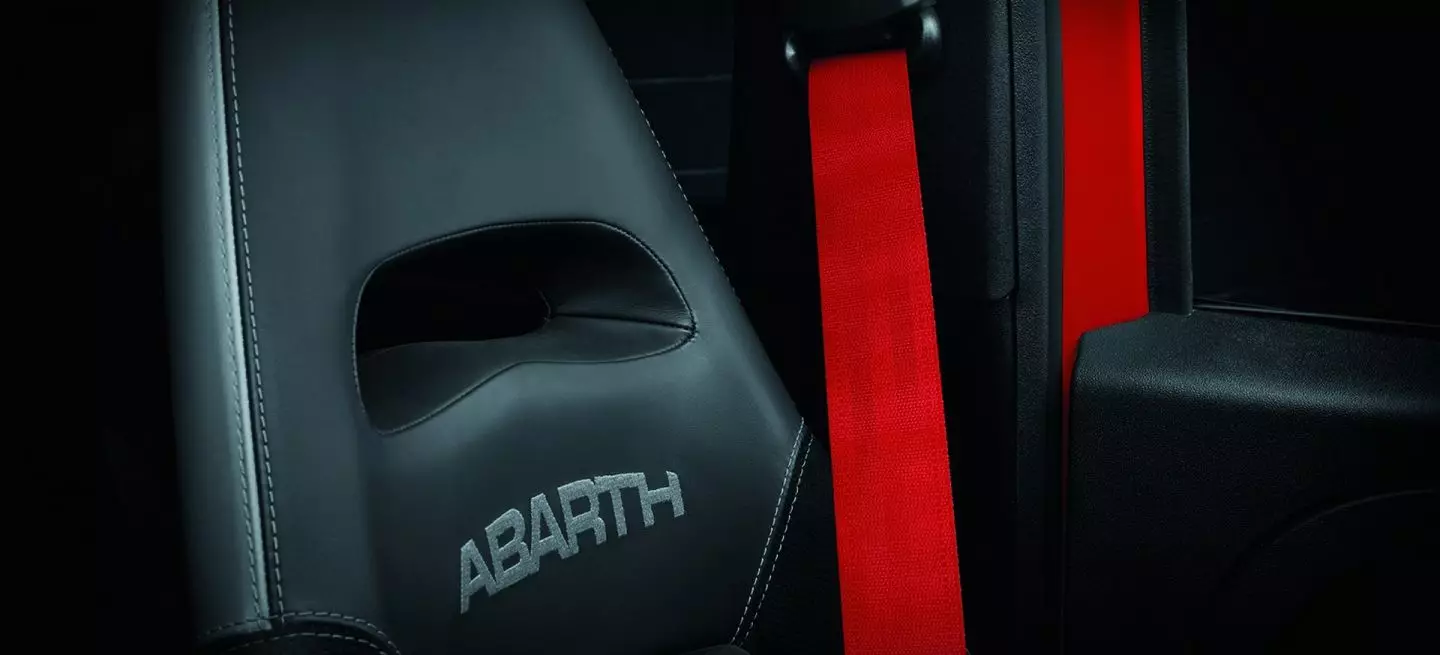 Abarth 595 2019 ၁၁