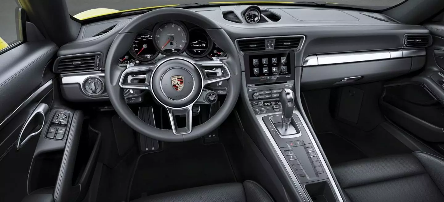 Porsche_911_Carrera_4_DM_2016_1