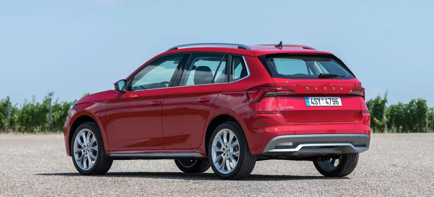 Skoda Kamiq 2020 წითელი ექსტერიერი 46