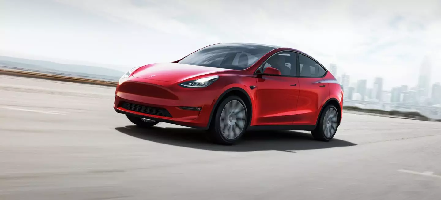 Mfano wa Tesla Y 2019 Nyekundu ya Mbele ya Nje