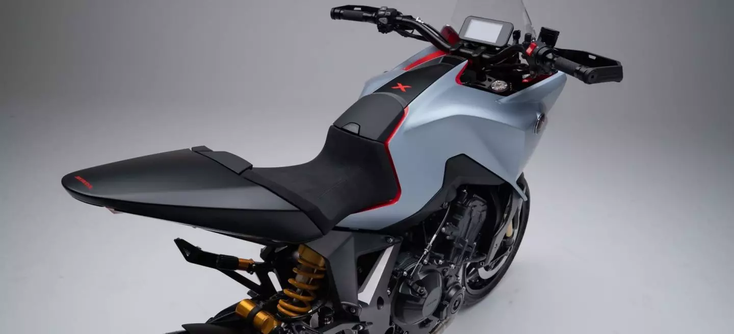 Honda's R&D-centrum in Rome lanceert met trots de Cb4x op Eicma