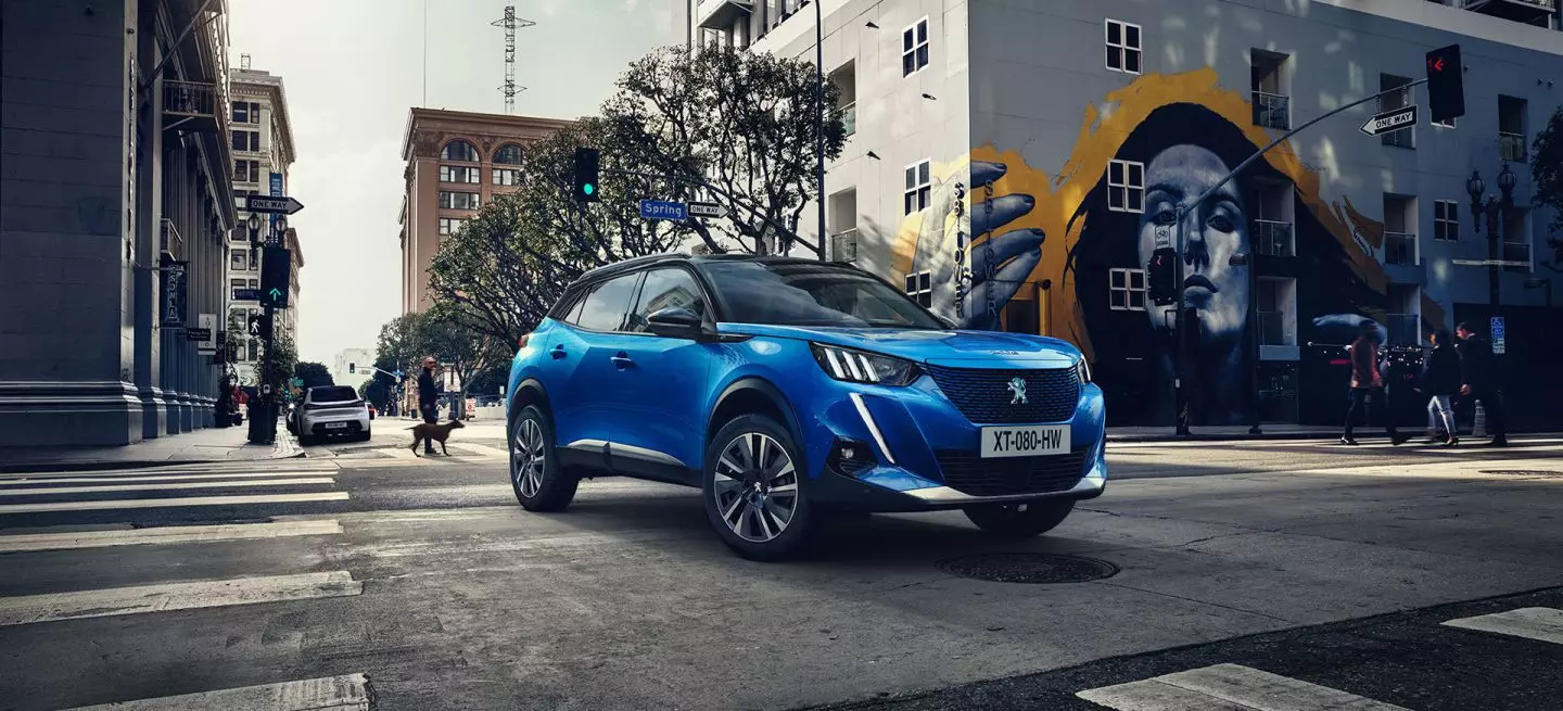 Peugeot E 2008 Biru 2019 10