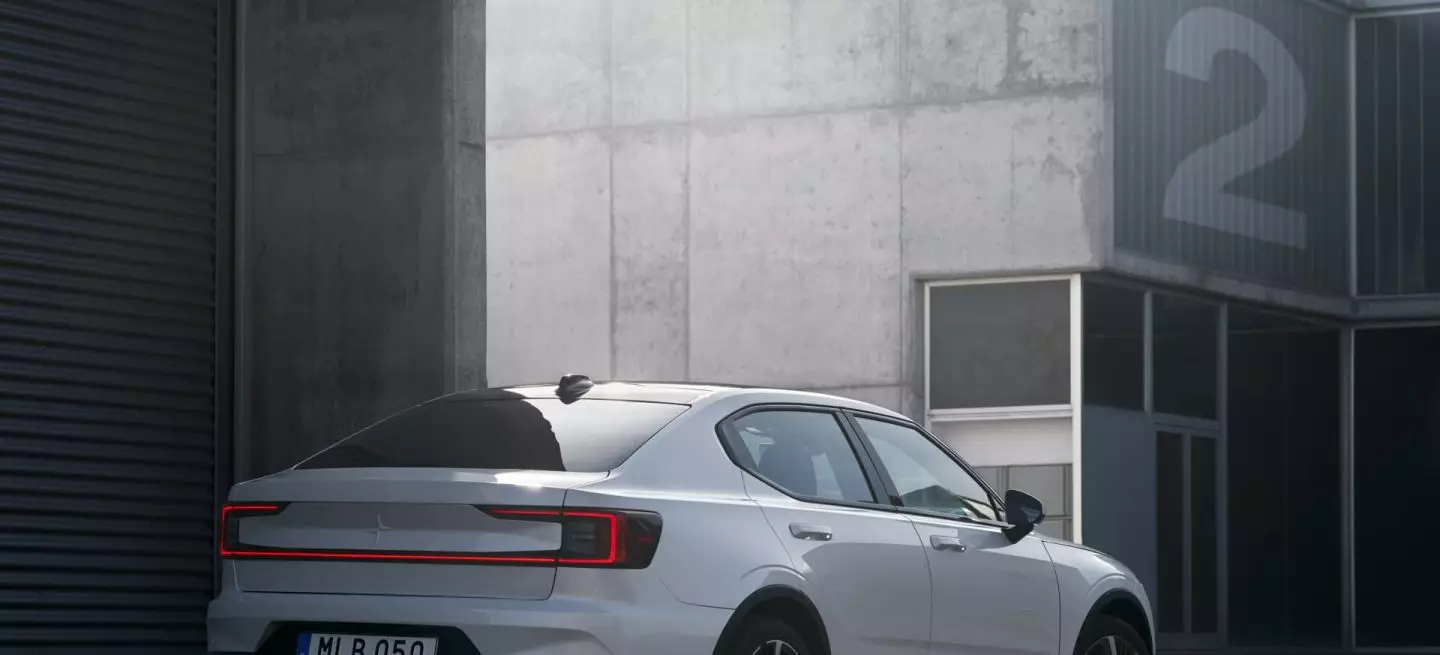 Polestar 2 Outside 06