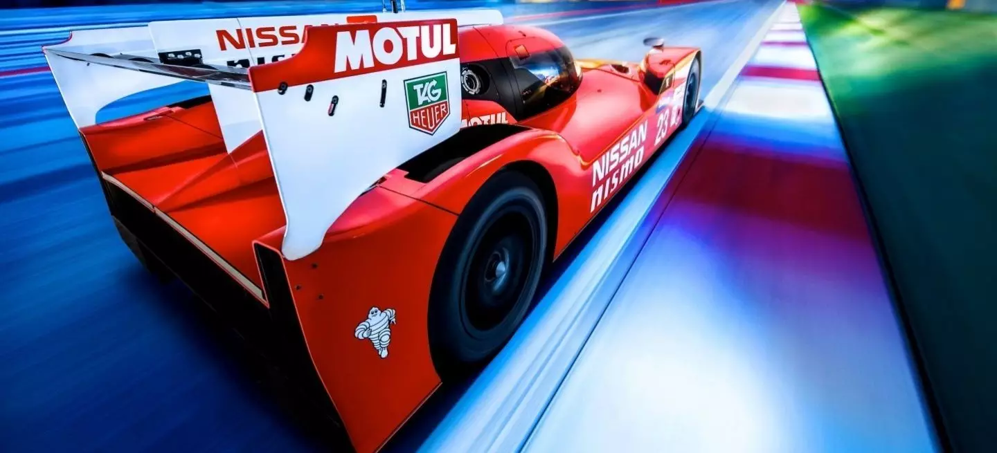 Nissan-GT-R-LM-NISMO-action-rear-สามในสี่1