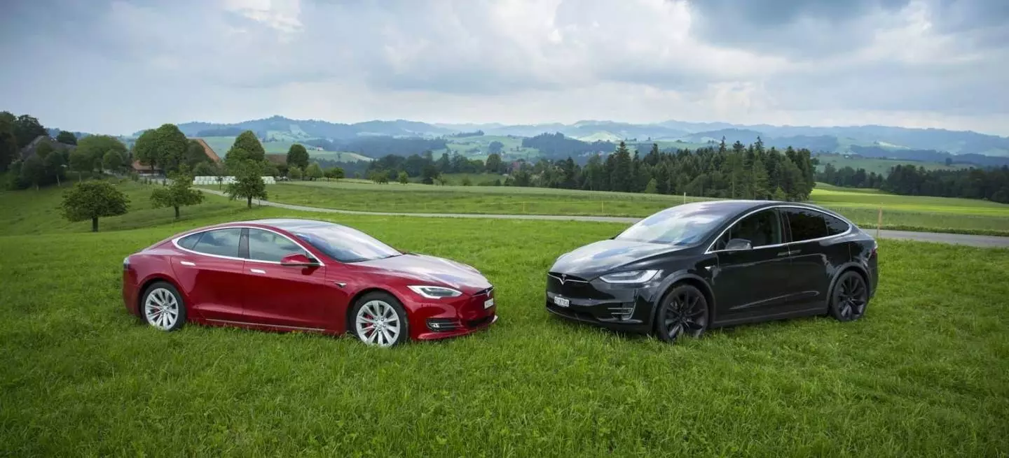 Tesla Böyük İsveçrə marşrutu 0718 019