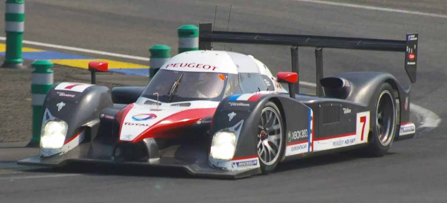 Jacques Villeneuve Le-Mans-Peugeot 908